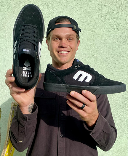 ETNIES PREMIERES DEVON SMILLIE BMX STREET FULL VIDEO PART